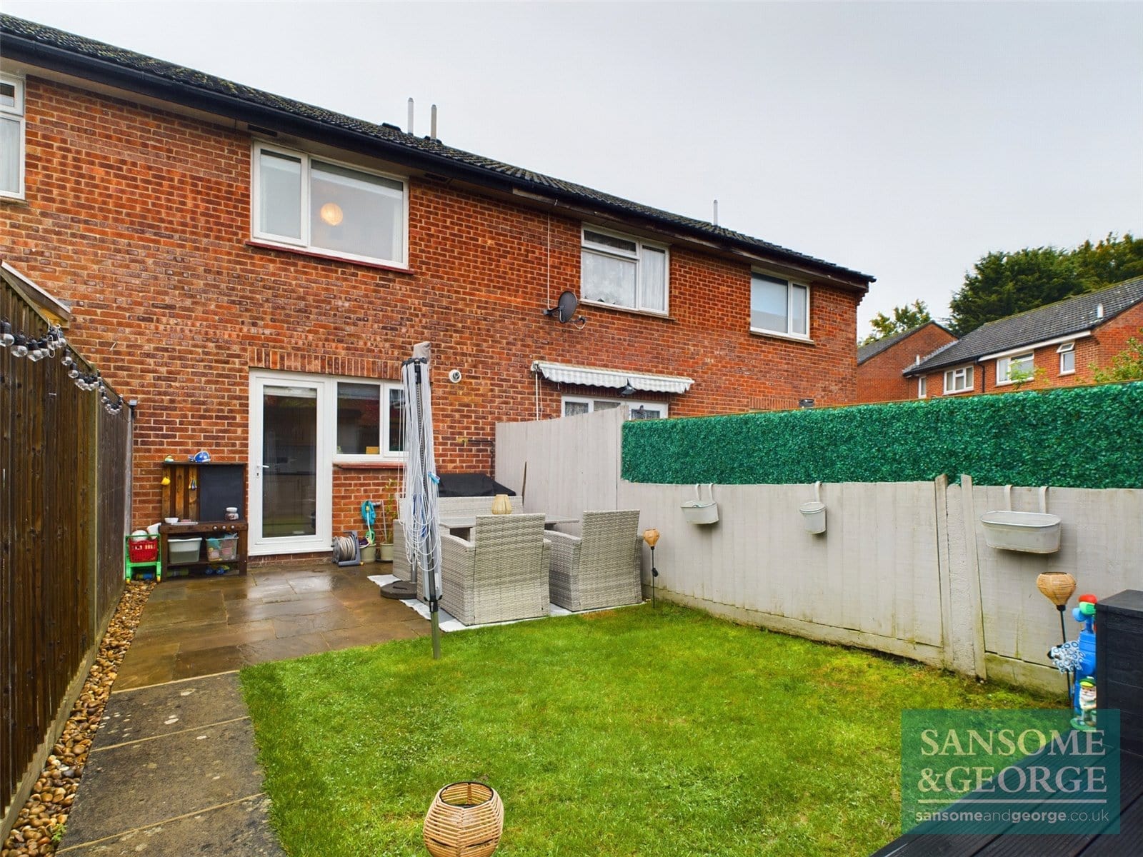 2 bed terraced house for sale in Winchfield Gardens, Tadley, Hampshire ...